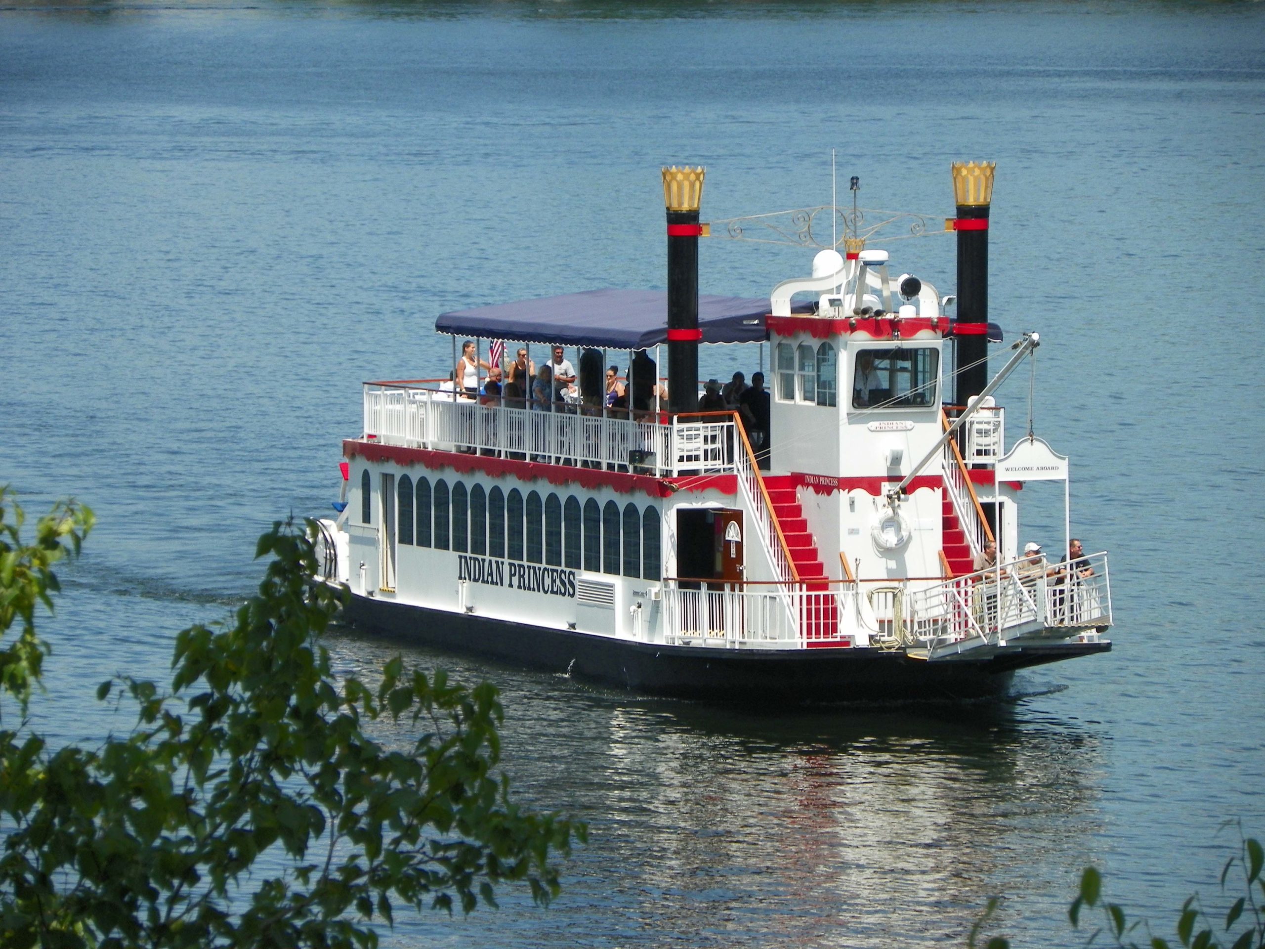 Free Cruise Around Webster Lake For Veterans On Flag Day | THE LAKE 940
